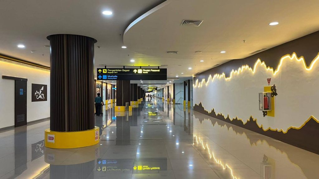 Terminal Bandara Syamsudin Noor Dihias Geopark Meratus Sambut Status ...