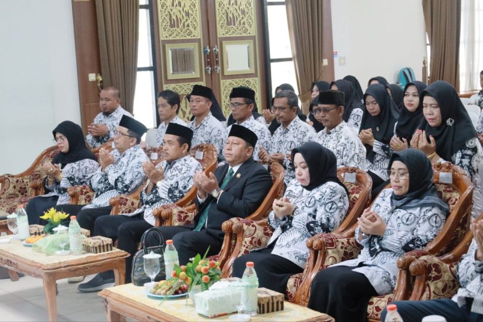 PGRI Batola Kukuhkan Ibunda Guru Periode 2025–2030 – Sinar Barito