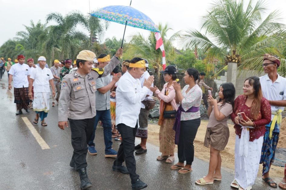 Wabup Herman Resmikan Candi Bentar di Dwipasari – Sinar Barito